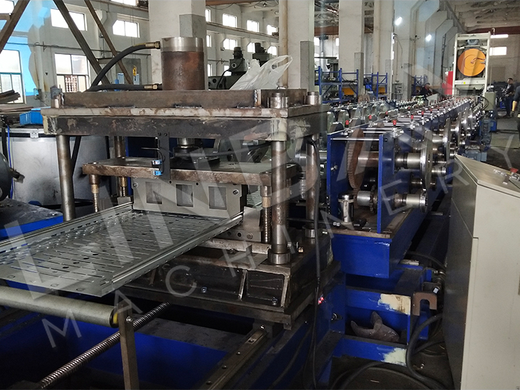 Freitragende Struktur-automatischer perforierter Kabel-Tray Roll Forming Machine With-Fliegen-Schnitt