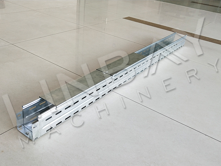 Machine van Tray And Cover Roll Forming van de cantilever de Structuur Geperforeerde Kabel met Gesneden Vliegen