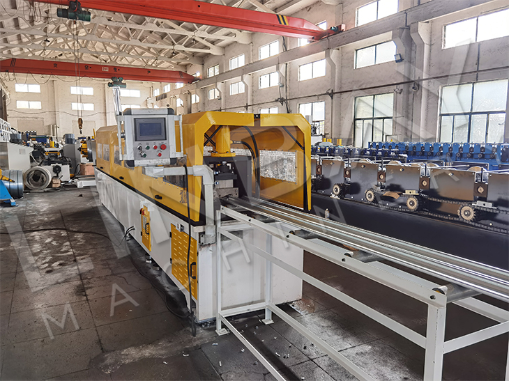Rotolo d'acciaio della stecca dell'otturatore del rullo galvanizzato comando a catena automatico che forma la linea di produzione