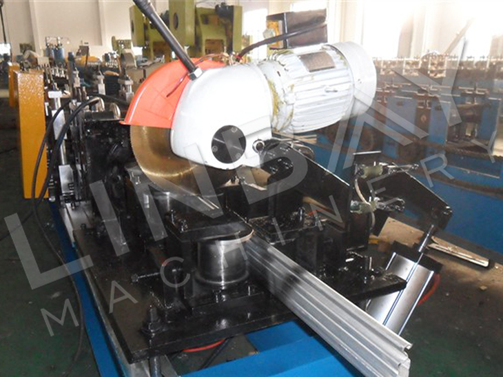 La sécurité automatique a galvanisé le petit pain en acier de lamelle de volet de rouleau d'entraînement à chaînes formant la machine