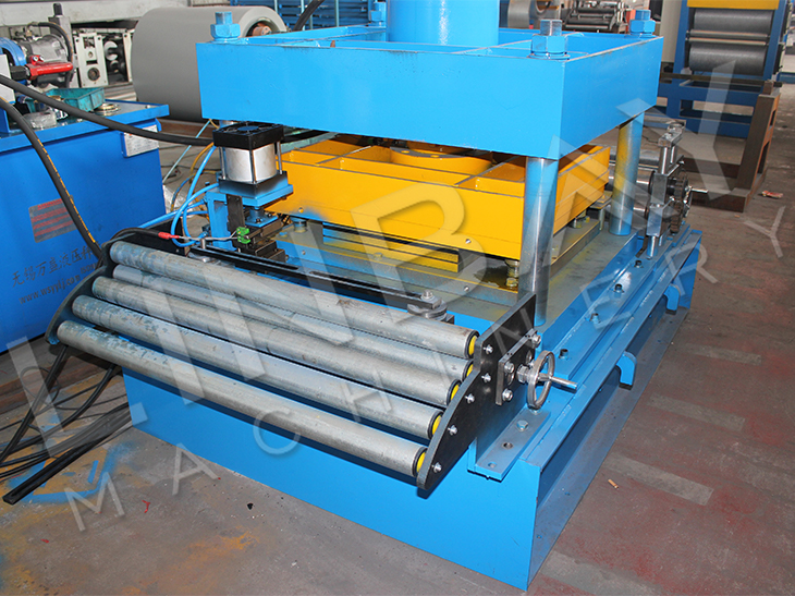 Rotolo d'acciaio del pannello della porta del metallo galvanizzato comando a catena automatico completo che forma macchina