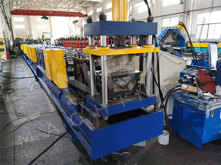 Tür der Wand-Struktur-Ketten-Antriebs-hohen Geschwindigkeit Metallund Fenster-Rolle, die Tür der MachineWall-Gerätelagerungs-Ketten-Antriebs-hohen Geschwindigkeit Metallbilden und Fenster-Rolle, die Maschine bildet