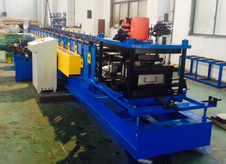 formage de poutre en caisson faisant la machine.jpg