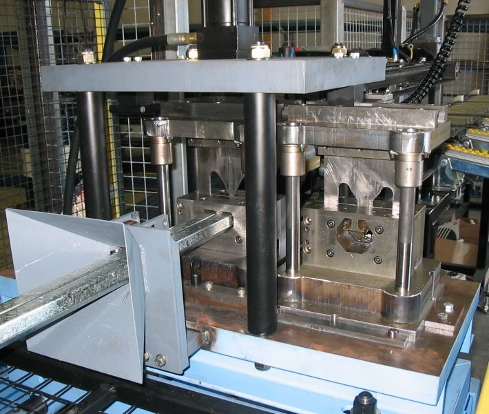 Rouleau de courrier de barrière du moteur principal 7.5KW formant la machine