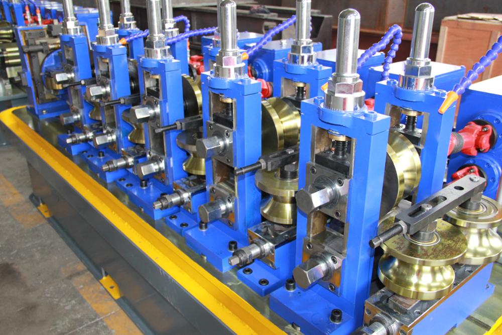 o aço de alta frequência do metal soldou o rolo da tubulação que forma a máquina