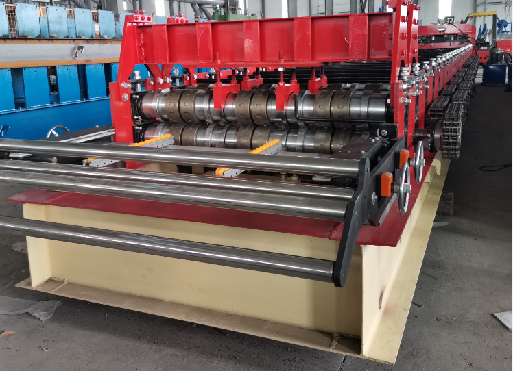 Nivellerend deel van de metaal decking machine