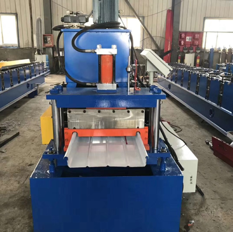 Z-lock standing seam rolling forming machine