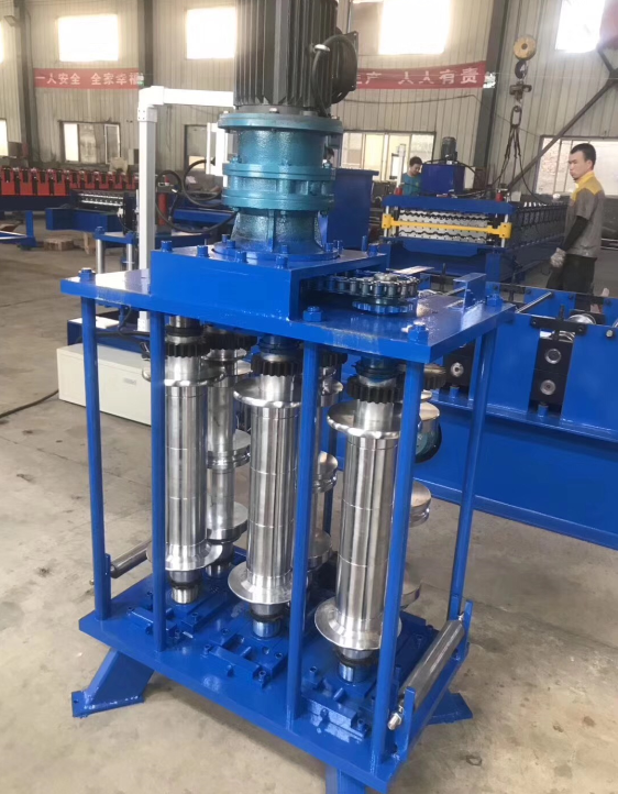 Bending machine of the standing seam