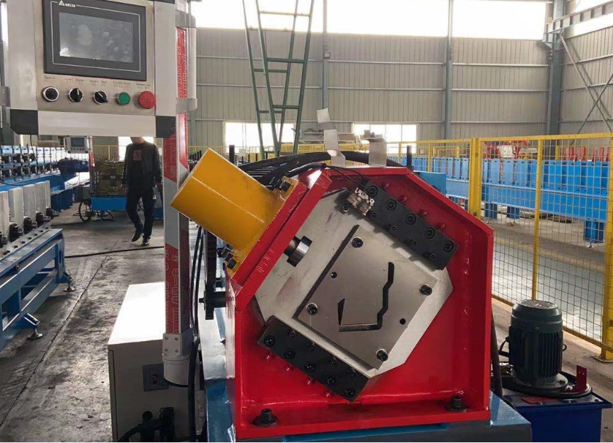 Rain gutter rolling forming machine