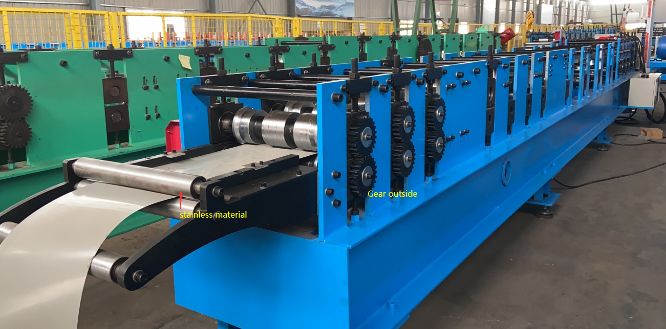 Main rolling machine of rain gutter