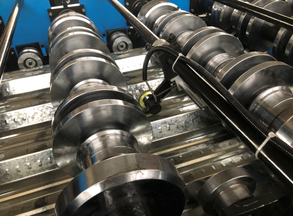 Rolamento do metal que forma a máquina