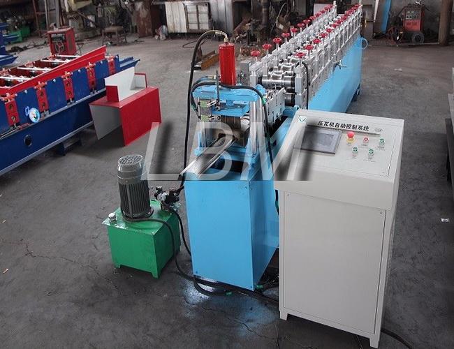 Tipo arriba hidráulico gris rollo del corte del color del obturador de la puerta que forma diseño 2018 automáticos de la máquina por completo el nuevo