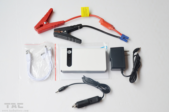 Kampierende Handy-Unterstützung springen Starterzusatzsatz mit Fackel