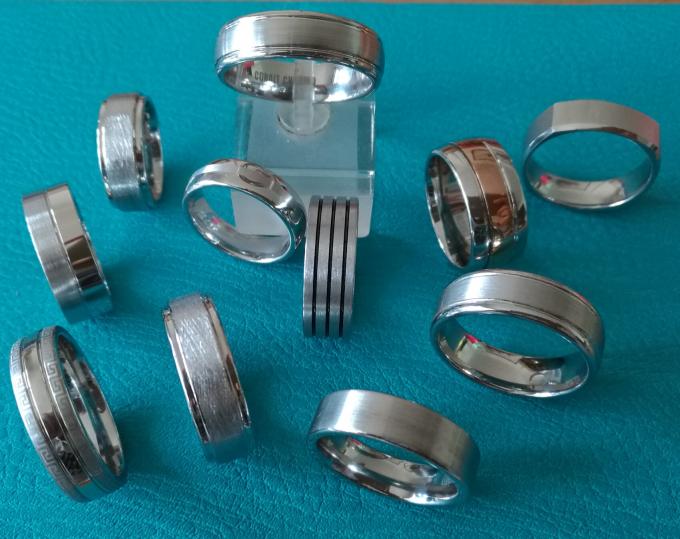 anillo caminado cepillado para hombre de la alianza de boda de los bordes de Chrome del cobalto de 8m m
