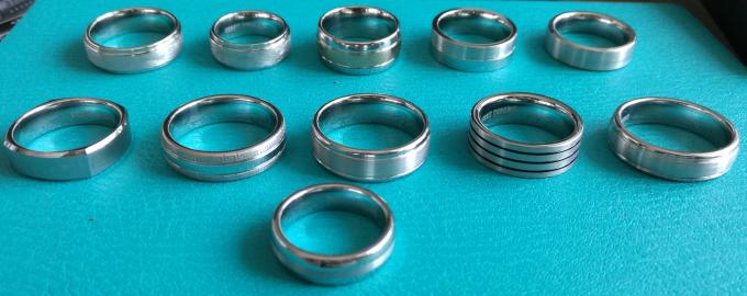 anillo caminado cepillado para hombre de la alianza de boda de los bordes de Chrome del cobalto de 8m m