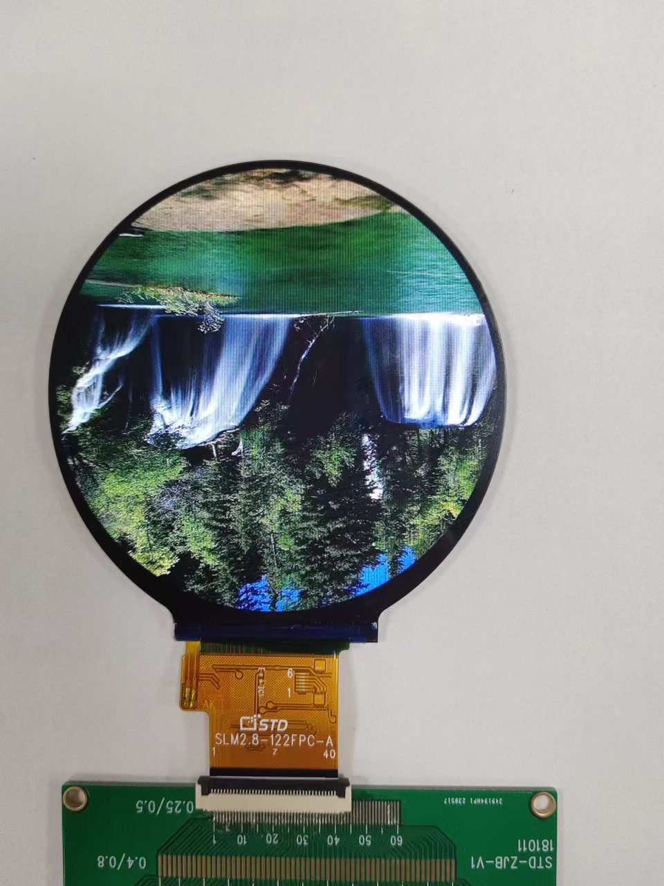 2.8 inch TFT LCD display close-up