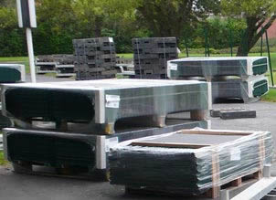 Inverdisca 358 pannelli reticolari imballati in film plastico ed immagazzinati sui pallet di legno