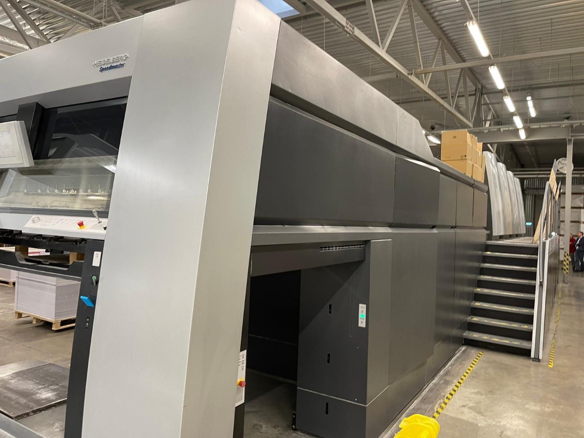 Side view of Heidelberg XL162-4 printing press