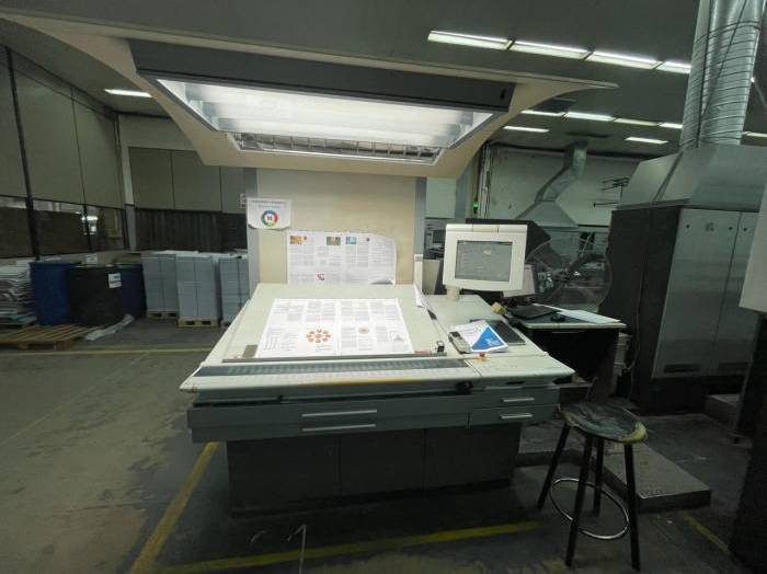 Heidelberg CD102-5 printing machine coater detail