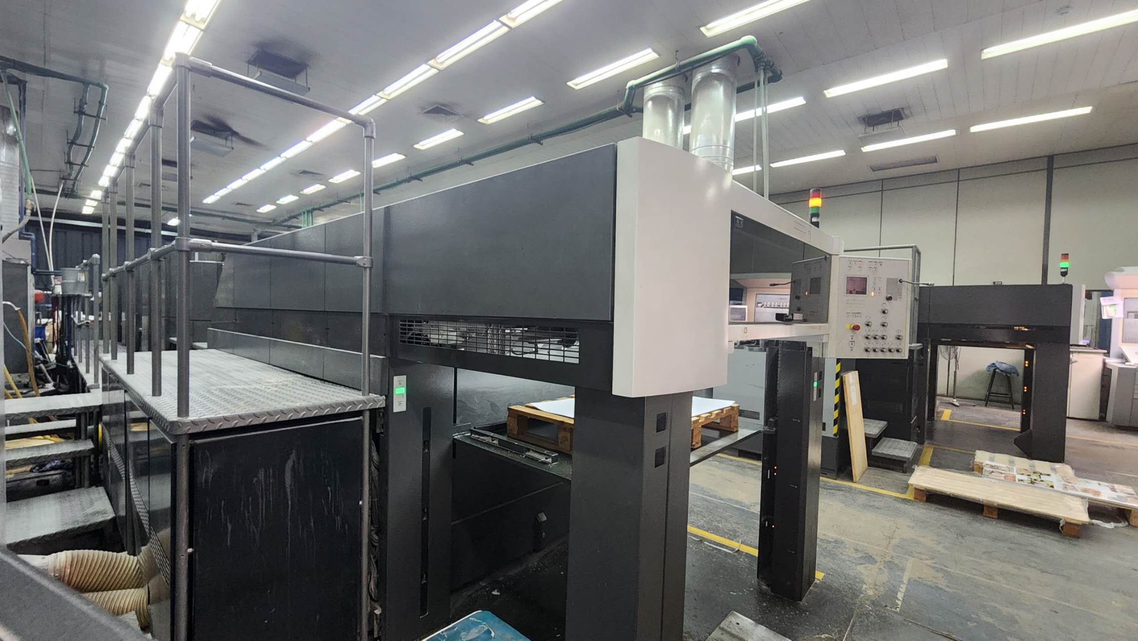 Heidelberg CD102-5 printing machine side view