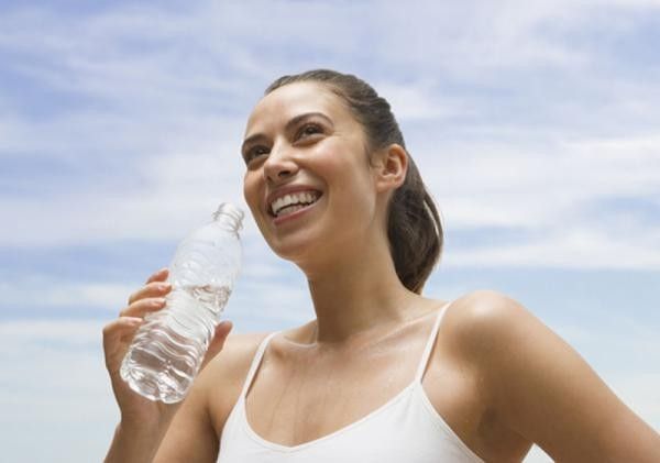 Imbottigliatrice automatica dell'acqua con il lavaggio delle bottiglie/3-In-1 di riempimento/di coperchiamento